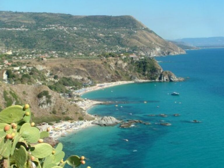 Discover the Grotticelle Beach: a paradise to explore - BV Kalafiorita ...